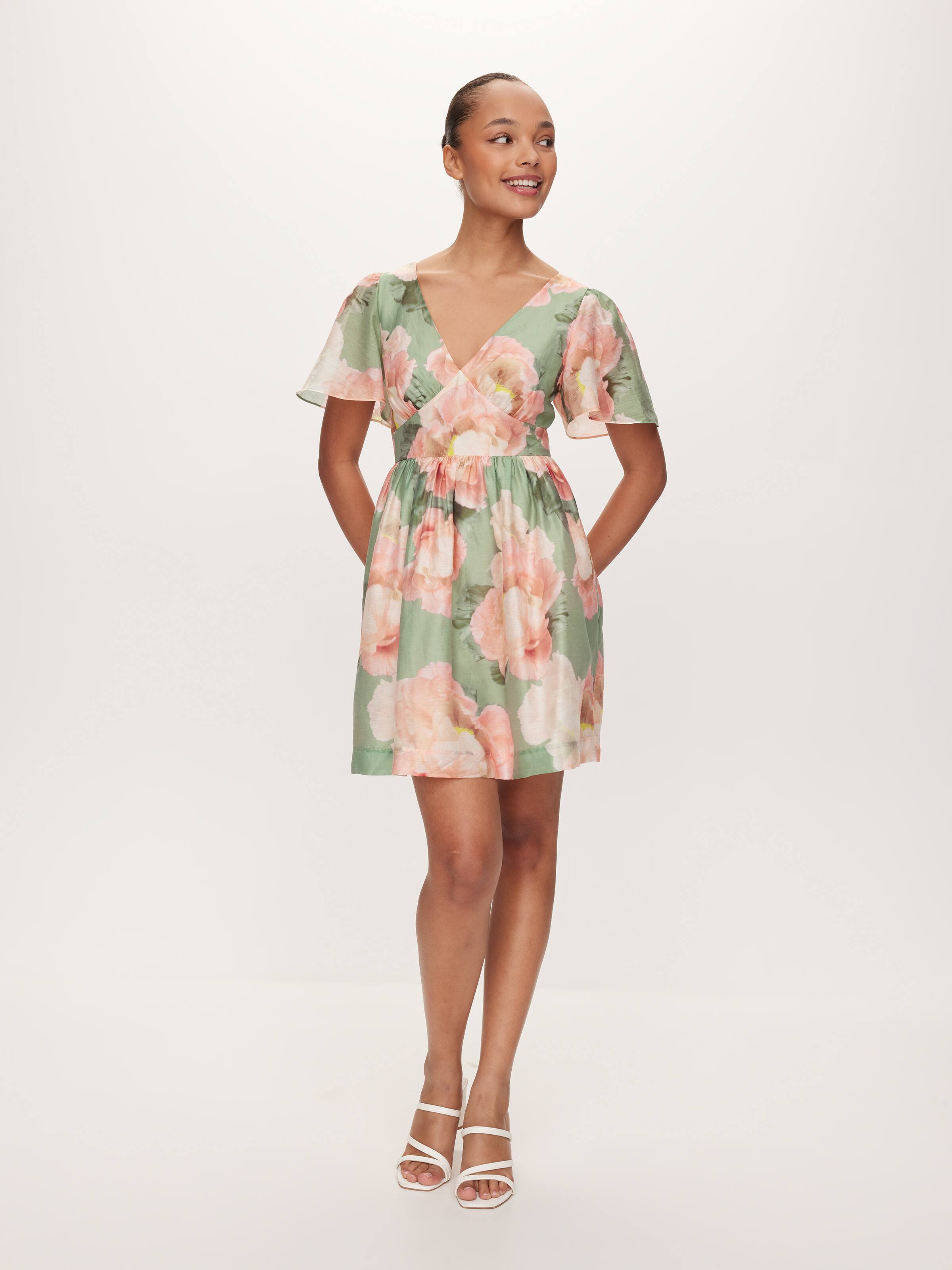 Latest Fashion & Newest Women's Clothing Styles | Dotti