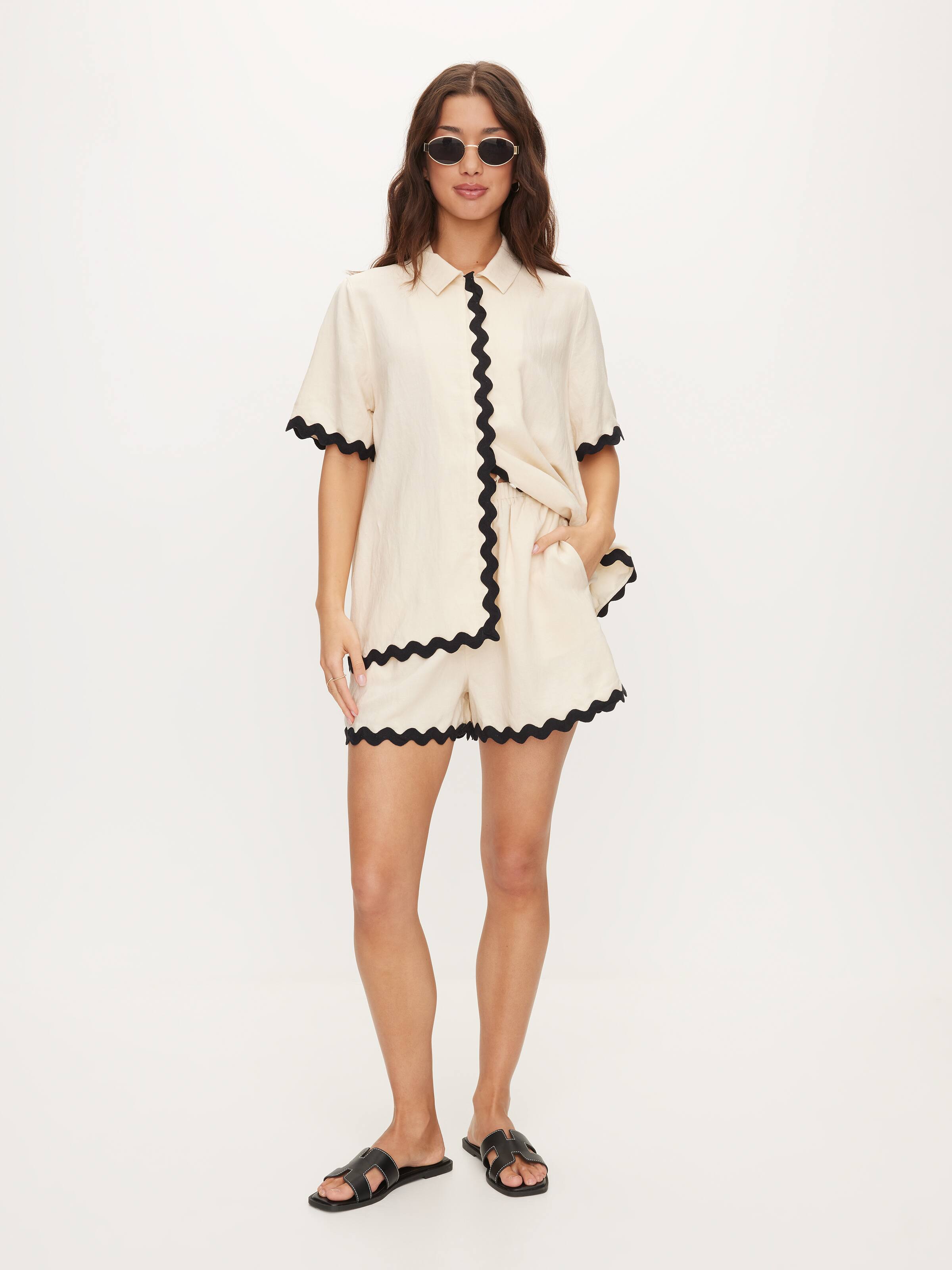 Whitsunday Trim Short Flax Black - Dotti Online